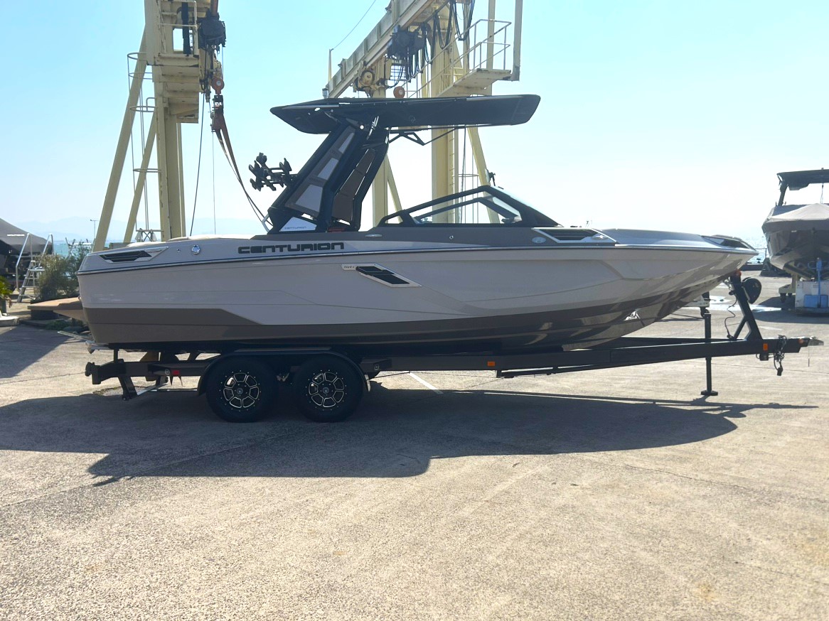 新艇トーイングボート販売情報 | センチュリオンボートRi230 2024model