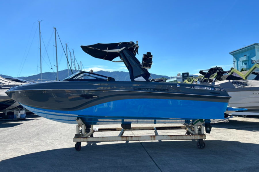 ウェイクサーフィン中古艇情報 | CENTURION Ri237 2021Model